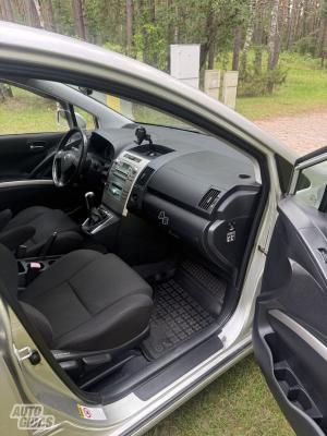 Grey Toyota Corolla Verso 2005 in Druskininkai, with an engine capacity of 2.00 L and mileage of 216 thousand km for 2350 €, photo 13 on AUTOMOTO.COM.LV