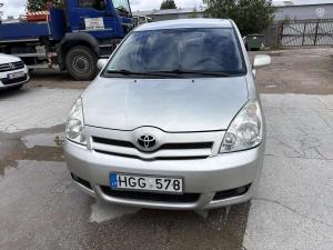 Pelēks Toyota Corolla Verso 2005 Viļņa, ar dzinēja tilpumu 2.00 L un nobraukumu 378 tūkst. km par 1300 €, foto 3 vietnē AUTOMOTO.COM.LV