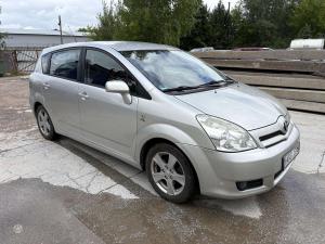 Pelēks Toyota Corolla Verso 2005 Viļņa, ar dzinēja tilpumu 2.00 L un nobraukumu 378 tūkst. km par 1300 €, foto 4 vietnē AUTOMOTO.COM.LV