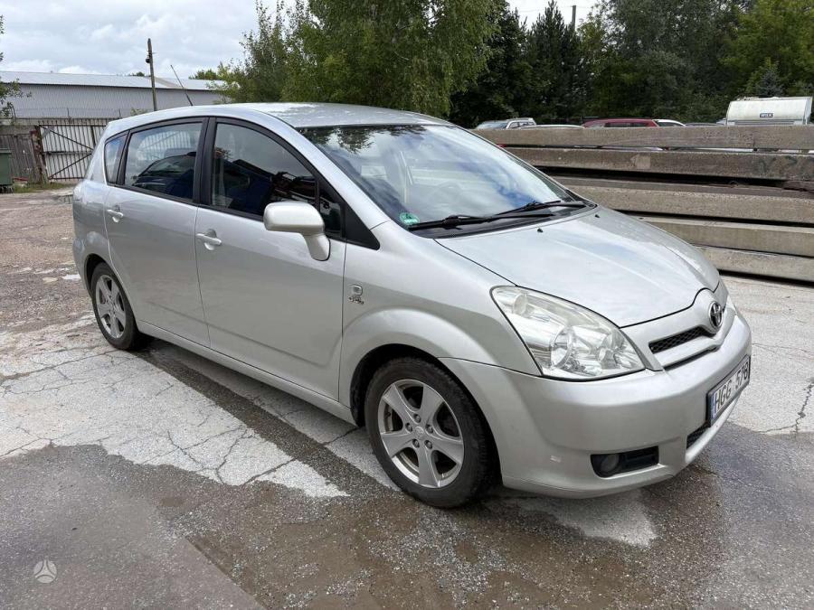 Pelēks Toyota Corolla Verso 2005 Viļņa, ar dzinēja tilpumu 2.00 L un nobraukumu 378 tūkst. km par 1300 €, foto 4 vietnē AUTOMOTO.COM.LV
