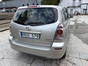 Pelēks Toyota Corolla Verso 2005 Viļņa, ar dzinēja tilpumu 2.00 L un nobraukumu 378 tūkst. km par 1300 €, foto 6 vietnē AUTOMOTO.COM.LV