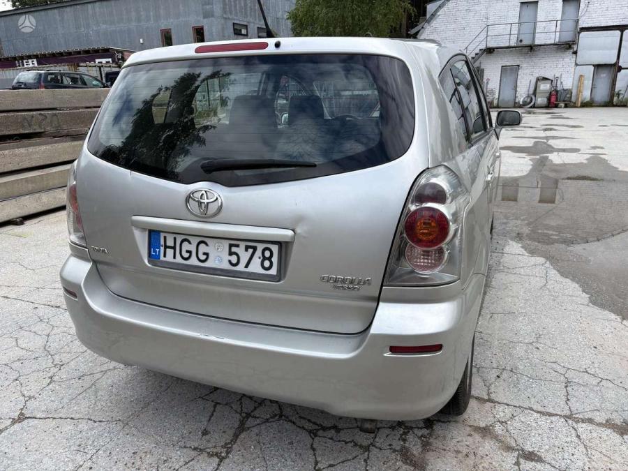 Pelēks Toyota Corolla Verso 2005 Viļņa, ar dzinēja tilpumu 2.00 L un nobraukumu 378 tūkst. km par 1300 €, foto 6 vietnē AUTOMOTO.COM.LV