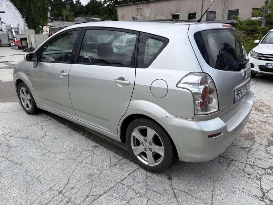 Pelēks Toyota Corolla Verso 2005 Viļņa, ar dzinēja tilpumu 2.00 L un nobraukumu 378 tūkst. km par 1300 €, foto 7 vietnē AUTOMOTO.COM.LV