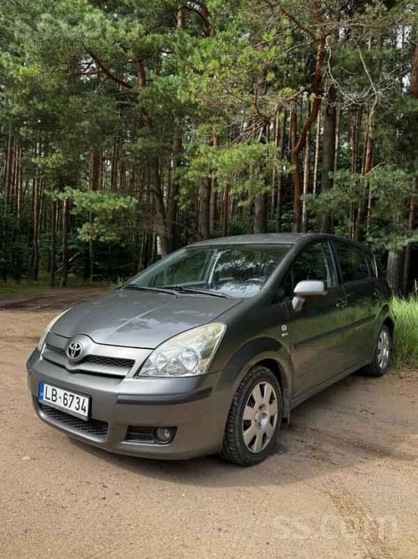 Grey Toyota Corolla Verso 2005 in Daugavpils, with an engine capacity of 1.80 L and mileage of 293 thousand km for 3800 €, photo 1 on AUTOMOTO.COM.LV