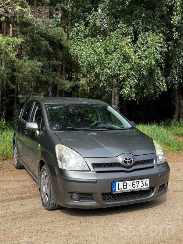 Grey Toyota Corolla Verso 2005 in Daugavpils, with an engine capacity of 1.80 L and mileage of 293 thousand km for 3800 €, photo 2 on AUTOMOTO.COM.LV