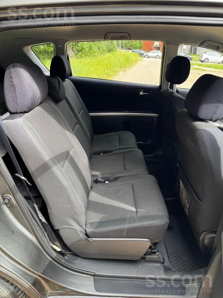 Pelēks Toyota Corolla Verso 2005 Daugavpils, ar dzinēja tilpumu 1.80 L un nobraukumu 293 tūkst. km par 3800 €, foto 8 vietnē AUTOMOTO.COM.LV