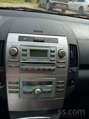 Pelēks Toyota Corolla Verso 2005 Daugavpils, ar dzinēja tilpumu 1.80 L un nobraukumu 293 tūkst. km par 3800 €, foto 9 vietnē AUTOMOTO.COM.LV