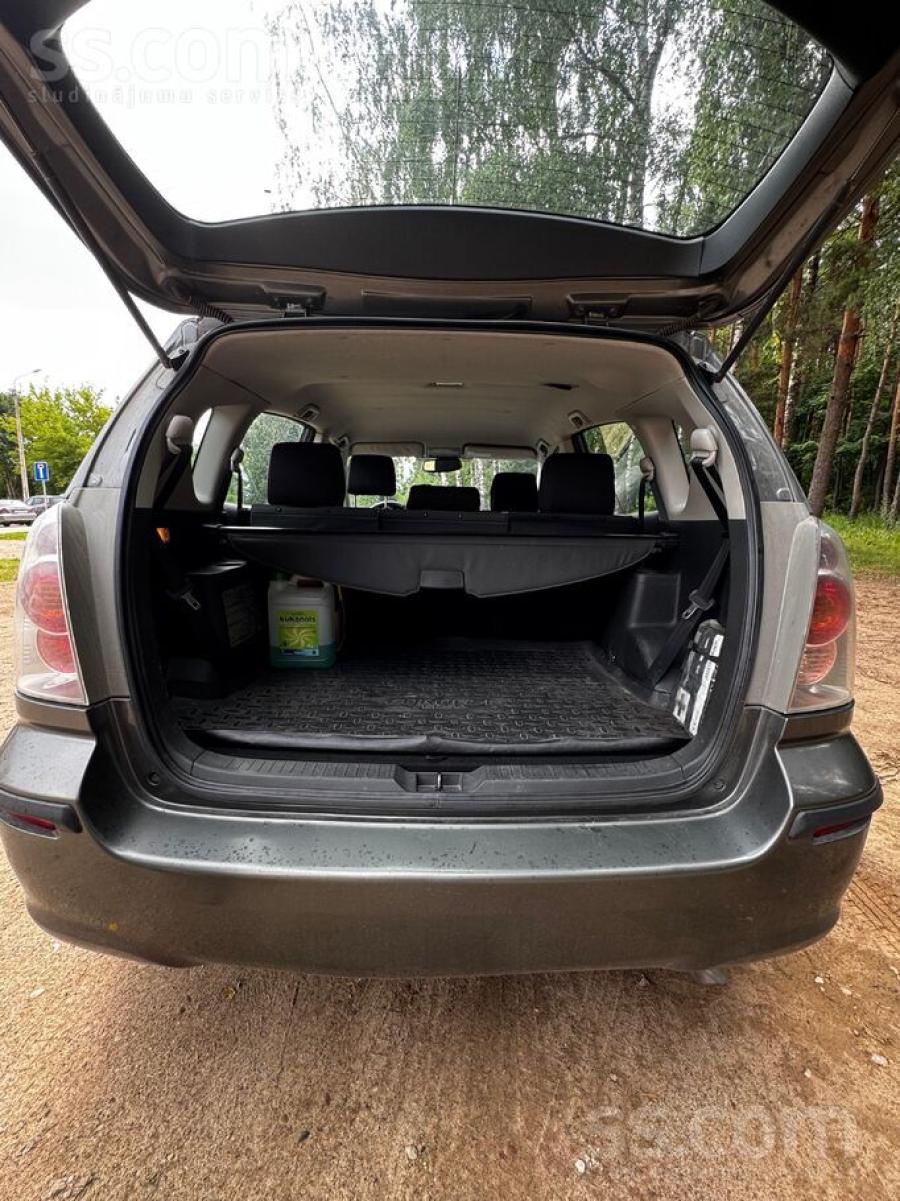 Pelēks Toyota Corolla Verso 2005 Daugavpils, ar dzinēja tilpumu 1.80 L un nobraukumu 293 tūkst. km par 3800 €, foto 11 vietnē AUTOMOTO.COM.LV