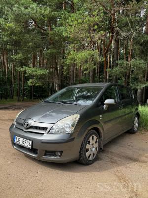 Pelēks Toyota Corolla Verso 2005 Daugavpils, ar dzinēja tilpumu 1.80 L un nobraukumu 293 tūkst. km par 3800 €, foto  vietnē AUTOMOTO.COM.LV