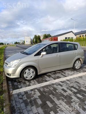 Pelēks Toyota Corolla Verso 2005 Jelgava, ar dzinēja tilpumu 2.20 L un nobraukumu 397 tūkst. km par 1700 €, foto  vietnē AUTOMOTO.COM.LV