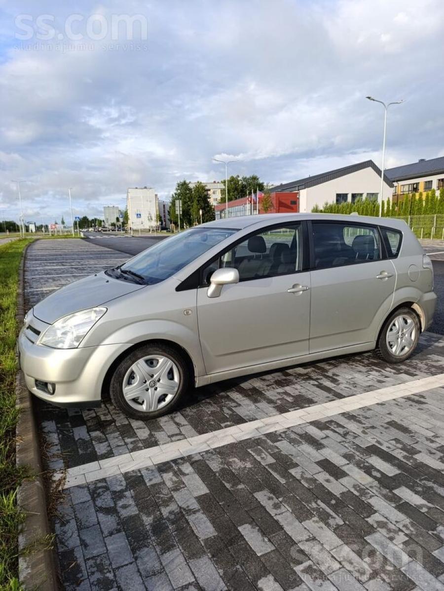 Pelēks Toyota Corolla Verso 2005 Jelgava, ar dzinēja tilpumu 2.20 L un nobraukumu 397 tūkst. km par 1700 €, foto 1 vietnē AUTOMOTO.COM.LV