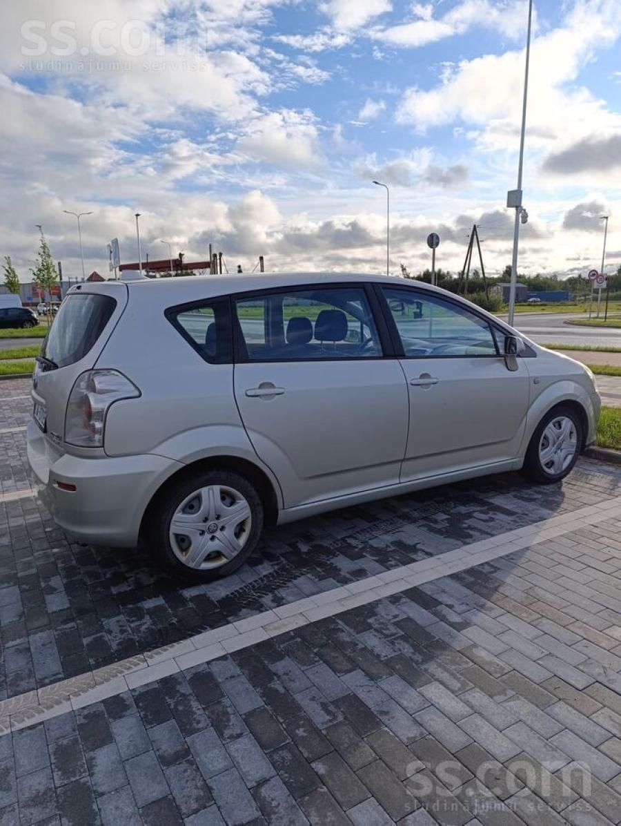 Pelēks Toyota Corolla Verso 2005 Jelgava, ar dzinēja tilpumu 2.20 L un nobraukumu 397 tūkst. km par 1700 €, foto 4 vietnē AUTOMOTO.COM.LV