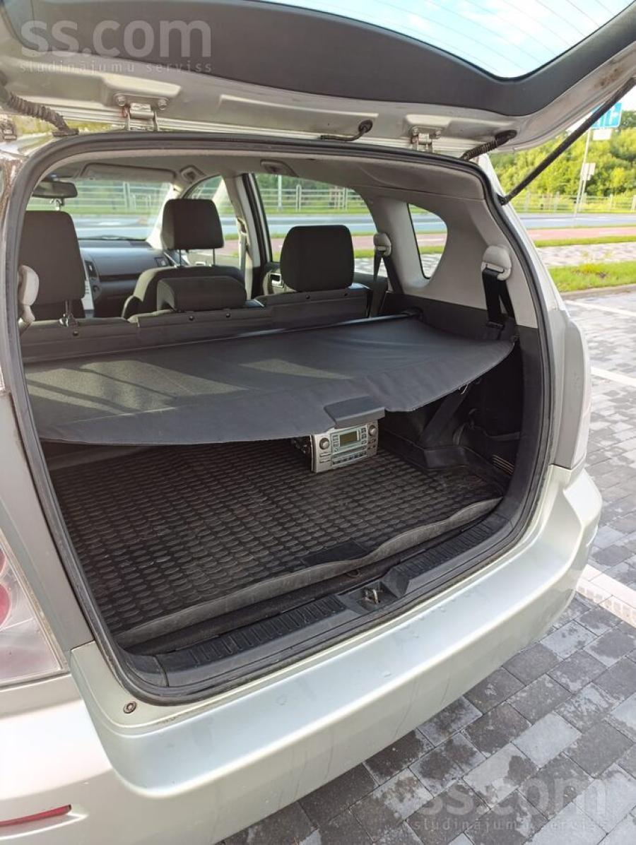 Pelēks Toyota Corolla Verso 2005 Jelgava, ar dzinēja tilpumu 2.20 L un nobraukumu 397 tūkst. km par 1700 €, foto 7 vietnē AUTOMOTO.COM.LV