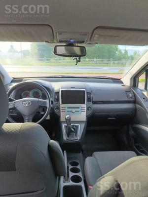 Pelēks Toyota Corolla Verso 2005 Jelgava, ar dzinēja tilpumu 2.20 L un nobraukumu 397 tūkst. km par 1700 €, foto 9 vietnē AUTOMOTO.COM.LV