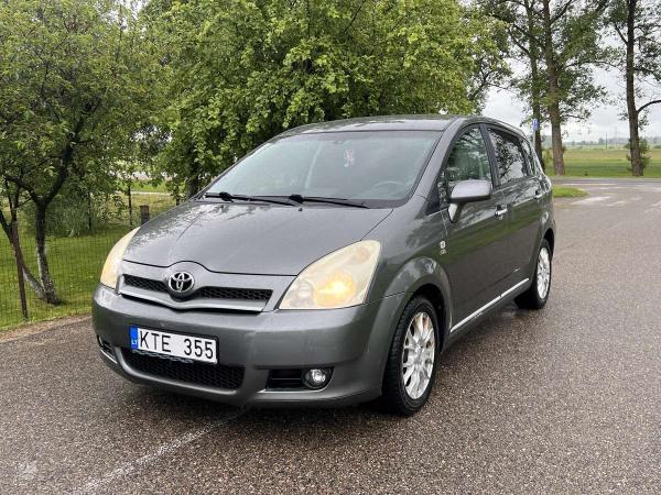 Pelēks Toyota Corolla Verso 2005 Širvintos, ar dzinēja tilpumu 2.00 L un nobraukumu 350 tūkst. km par 1000 €, foto 1 vietnē AUTOMOTO.COM.LV