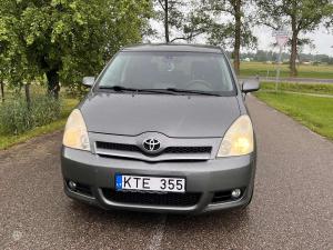 Grey Toyota Corolla Verso 2005 in Sirvintos, with an engine capacity of 2.00 L and mileage of 350 thousand km for 1000 €, photo 3 on AUTOMOTO.COM.LV