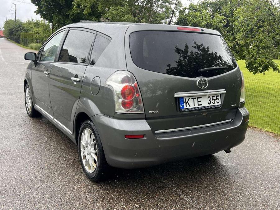 Grey Toyota Corolla Verso 2005 in Sirvintos, with an engine capacity of 2.00 L and mileage of 350 thousand km for 1000 €, photo 6 on AUTOMOTO.COM.LV