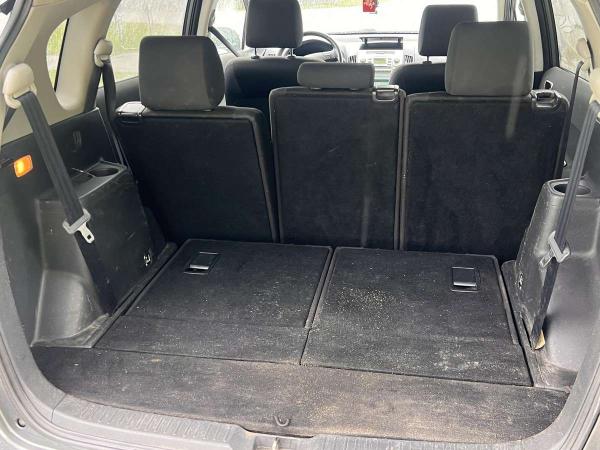 Pelēks Toyota Corolla Verso 2005 Širvintos, ar dzinēja tilpumu 2.00 L un nobraukumu 350 tūkst. km par 1000 €, foto 6 vietnē AUTOMOTO.COM.LV