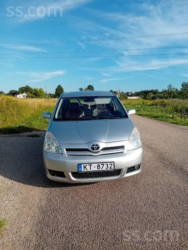 Pelēks Toyota Corolla Verso 2005 Rēzekne, ar dzinēja tilpumu 2.00 L un nobraukumu 295 tūkst. km par 1550 €, foto 1 vietnē AUTOMOTO.COM.LV