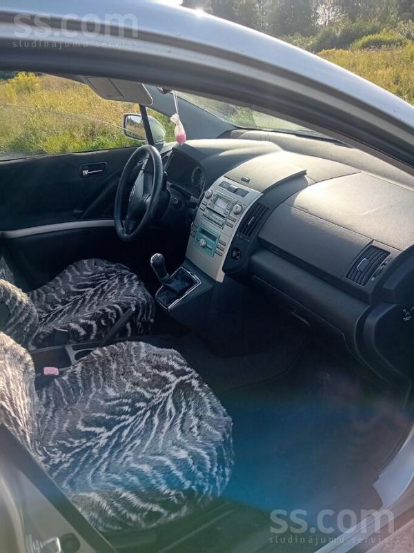Pelēks Toyota Corolla Verso 2005 Rēzekne, ar dzinēja tilpumu 2.00 L un nobraukumu 295 tūkst. km par 1550 €, foto 5 vietnē AUTOMOTO.COM.LV