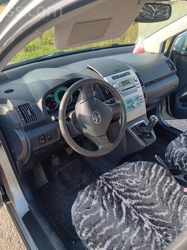 Pelēks Toyota Corolla Verso 2005 Rēzekne, ar dzinēja tilpumu 2.00 L un nobraukumu 295 tūkst. km par 1550 €, foto 6 vietnē AUTOMOTO.COM.LV