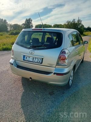 Pelēks Toyota Corolla Verso 2005 Rēzekne, ar dzinēja tilpumu 2.00 L un nobraukumu 295 tūkst. km par 1550 €, foto 3 vietnē AUTOMOTO.COM.LV