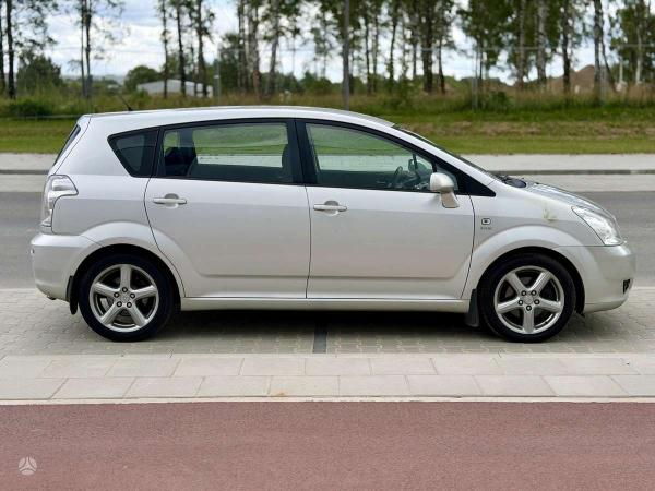 Grey Toyota Corolla Verso 2005 in Vilnius, with an engine capacity of 1.79 L and mileage of 266 thousand km for 2150 €, photo 5 on AUTOMOTO.COM.LV