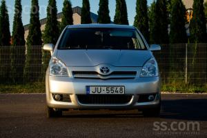 Grey Toyota Corolla Verso 2005 in Jelgava, with an engine capacity of 2.20 L and mileage of 270 thousand km for 2290 €, photo 3 on AUTOMOTO.COM.LV