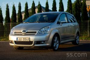 Grey Toyota Corolla Verso 2005 in Jelgava, with an engine capacity of 2.20 L and mileage of 270 thousand km for 2290 €, photo 4 on AUTOMOTO.COM.LV
