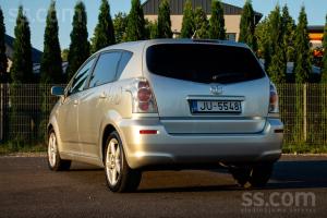 Grey Toyota Corolla Verso 2005 in Jelgava, with an engine capacity of 2.20 L and mileage of 270 thousand km for 2290 €, photo 5 on AUTOMOTO.COM.LV