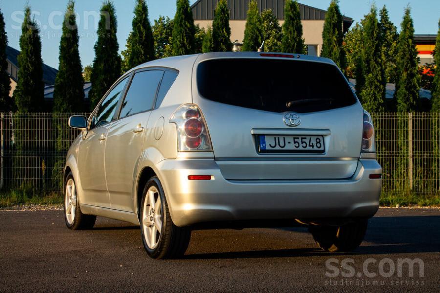 Grey Toyota Corolla Verso 2005 in Jelgava, with an engine capacity of 2.20 L and mileage of 270 thousand km for 2290 €, photo 5 on AUTOMOTO.COM.LV