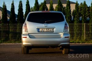 Grey Toyota Corolla Verso 2005 in Jelgava, with an engine capacity of 2.20 L and mileage of 270 thousand km for 2290 €, photo 6 on AUTOMOTO.COM.LV