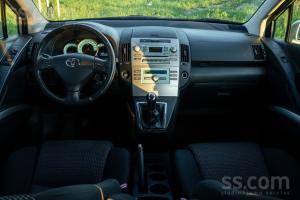 Grey Toyota Corolla Verso 2005 in Jelgava, with an engine capacity of 2.20 L and mileage of 270 thousand km for 2290 €, photo 12 on AUTOMOTO.COM.LV