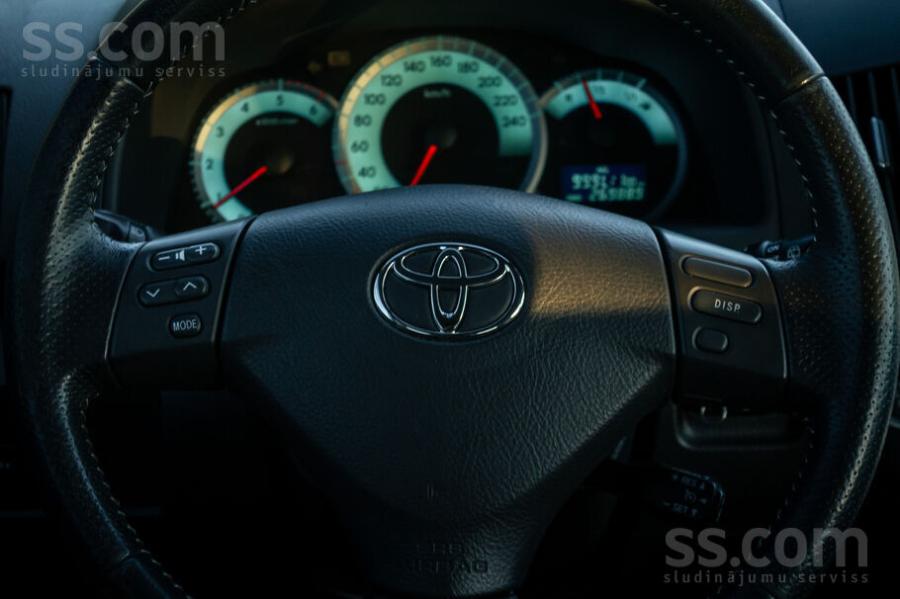 Grey Toyota Corolla Verso 2005 in Jelgava, with an engine capacity of 2.20 L and mileage of 270 thousand km for 2290 €, photo 14 on AUTOMOTO.COM.LV