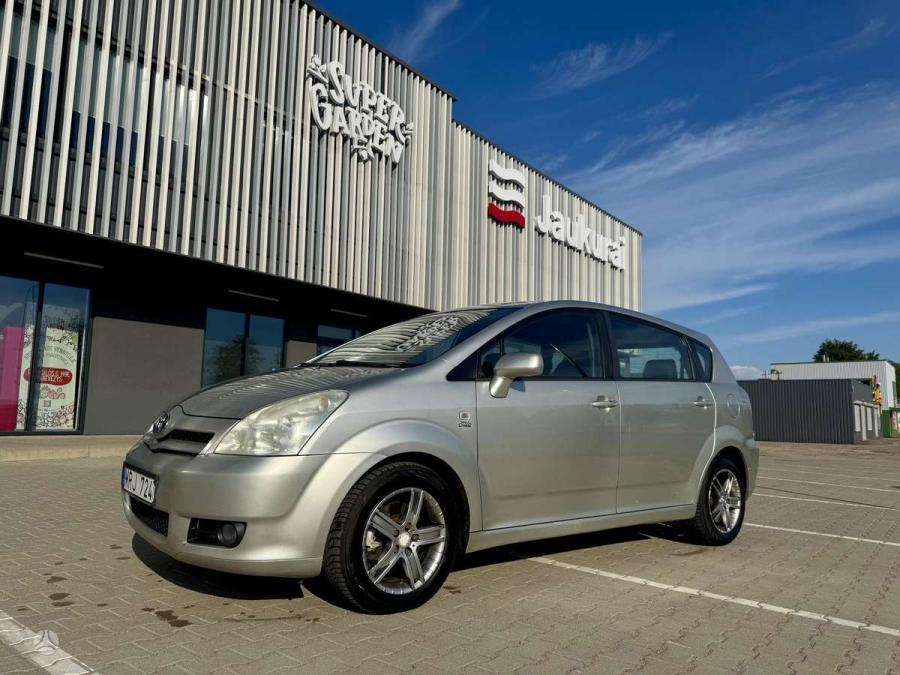 Pelēks Toyota Corolla Verso 2005 Panevēža, ar dzinēja tilpumu 2.00 L un nobraukumu 286 tūkst. km par 999 €, foto 3 vietnē AUTOMOTO.COM.LV