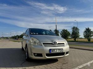 Pelēks Toyota Corolla Verso 2005 Panevēža, ar dzinēja tilpumu 2.00 L un nobraukumu 286 tūkst. km par 999 €, foto 4 vietnē AUTOMOTO.COM.LV