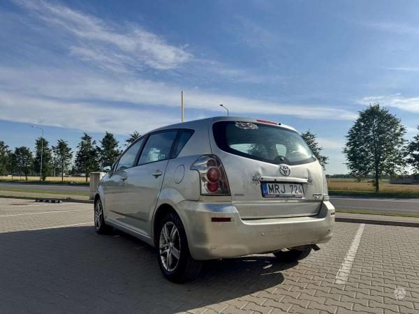 Grey Toyota Corolla Verso 2005 in Panevezys, with an engine capacity of 2.00 L and mileage of 286 thousand km for 999 €, photo 6 on AUTOMOTO.COM.LV