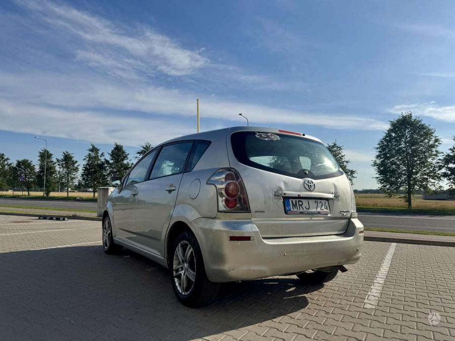 Pelēks Toyota Corolla Verso 2005 Panevēža, ar dzinēja tilpumu 2.00 L un nobraukumu 286 tūkst. km par 999 €, foto 7 vietnē AUTOMOTO.COM.LV