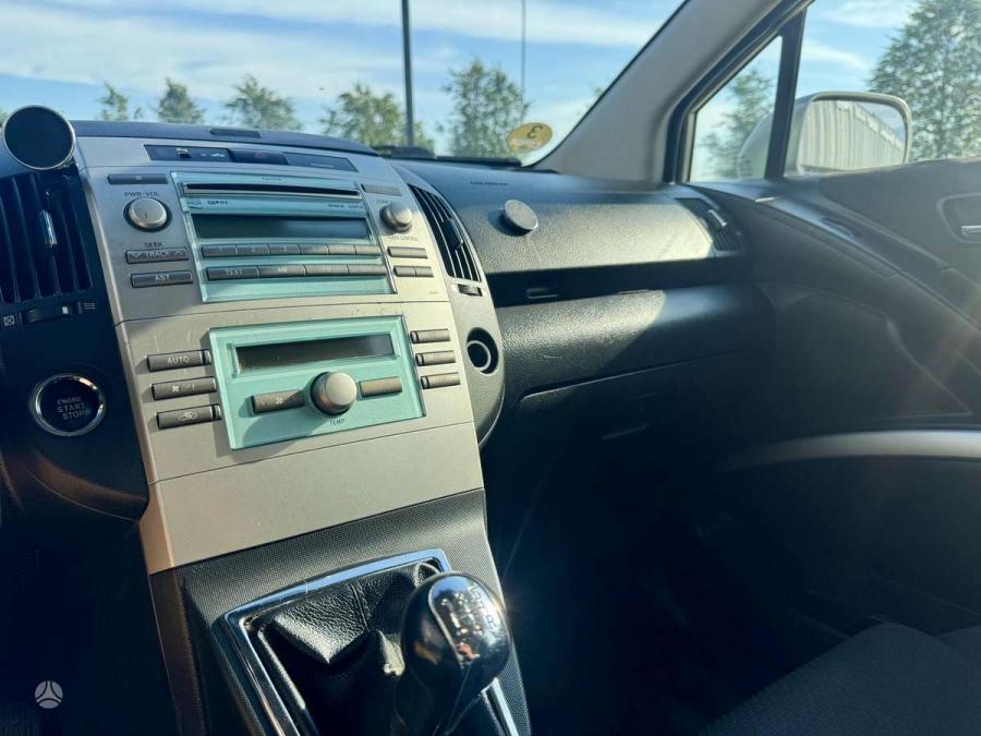 Pelēks Toyota Corolla Verso 2005 Panevēža, ar dzinēja tilpumu 2.00 L un nobraukumu 286 tūkst. km par 999 €, foto 10 vietnē AUTOMOTO.COM.LV