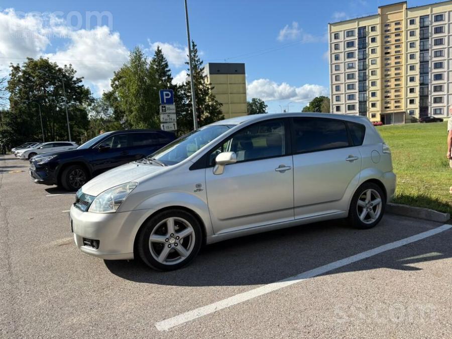 Grey Toyota Corolla Verso 2005 in Riga, with an engine capacity of 2.20 L and mileage of 348 thousand km for 1650 €, photo 3 on AUTOMOTO.COM.LV