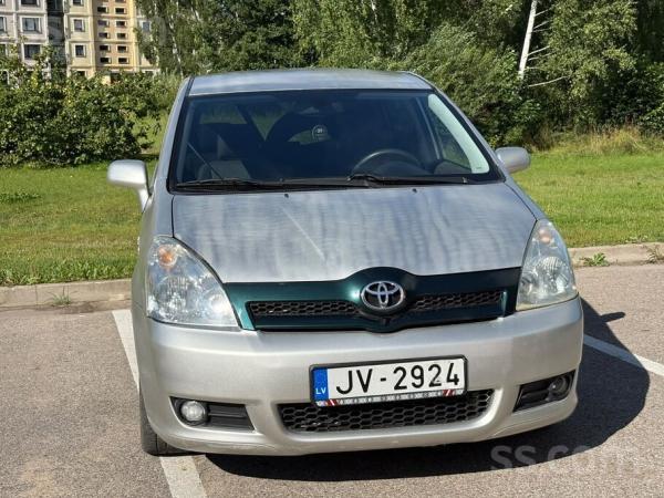 Grey Toyota Corolla Verso 2005 in Riga, with an engine capacity of 2.20 L and mileage of 348 thousand km for 1650 €, photo 3 on AUTOMOTO.COM.LV