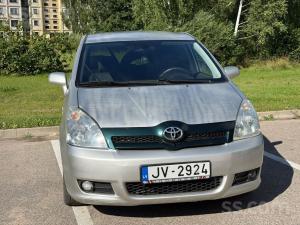 Grey Toyota Corolla Verso 2005 in Riga, with an engine capacity of 2.20 L and mileage of 348 thousand km for 1650 €, photo 4 on AUTOMOTO.COM.LV
