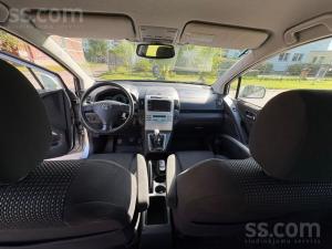Grey Toyota Corolla Verso 2005 in Riga, with an engine capacity of 2.20 L and mileage of 348 thousand km for 1650 €, photo 7 on AUTOMOTO.COM.LV