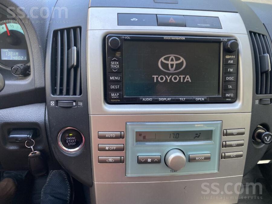 Grey Toyota Corolla Verso 2005 in Riga, with an engine capacity of 2.20 L and mileage of 348 thousand km for 1650 €, photo 9 on AUTOMOTO.COM.LV
