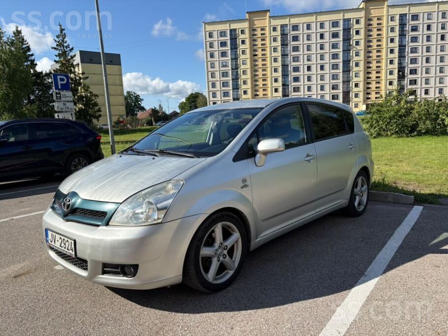 Grey Toyota Corolla Verso 2005 in Riga, with an engine capacity of 2.20 L and mileage of 348 thousand km for 1650 €, photo 12 on AUTOMOTO.COM.LV