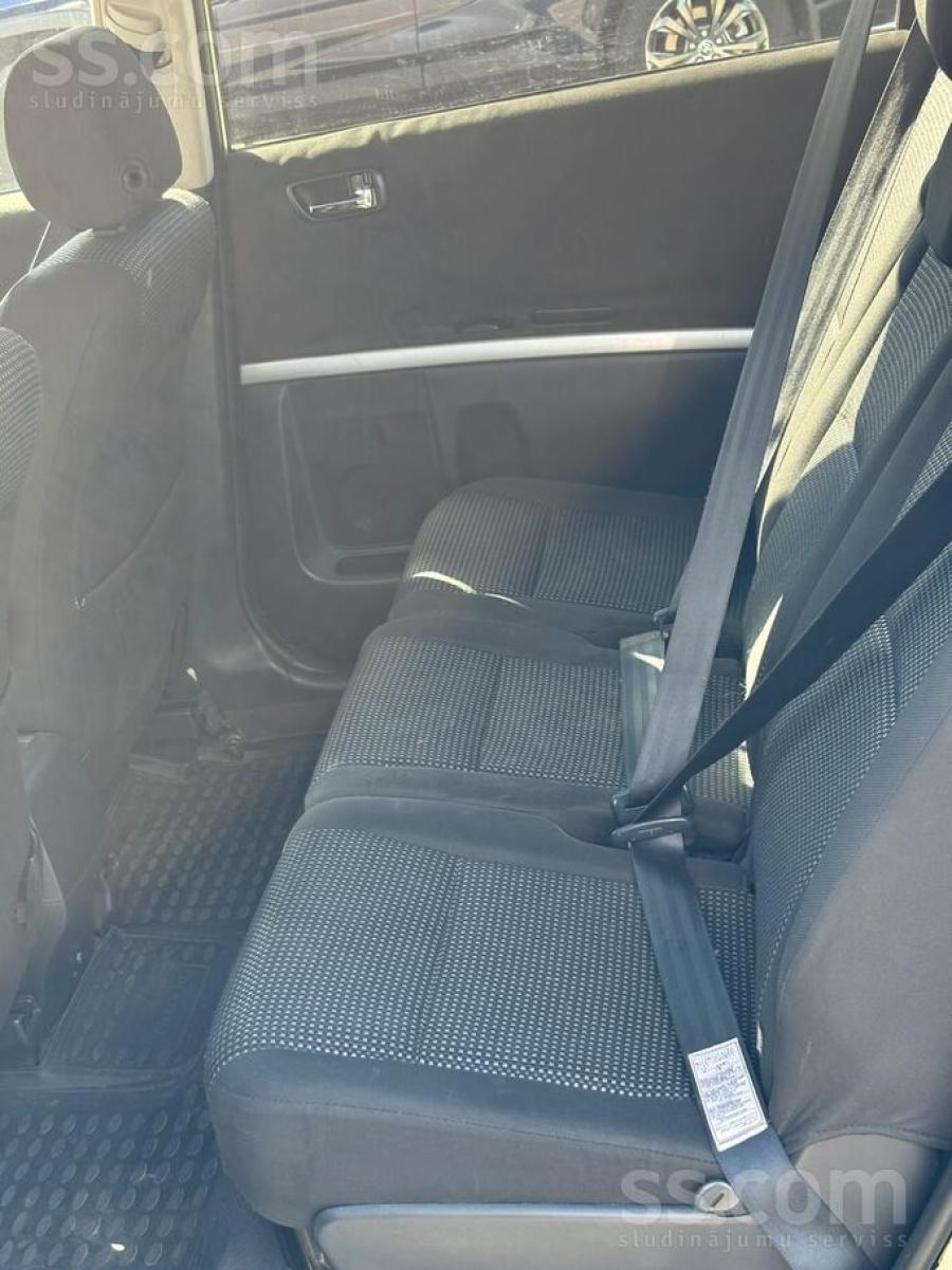 Grey Toyota Corolla Verso 2005 in Riga, with an engine capacity of 2.20 L and mileage of 348 thousand km for 1650 €, photo 16 on AUTOMOTO.COM.LV