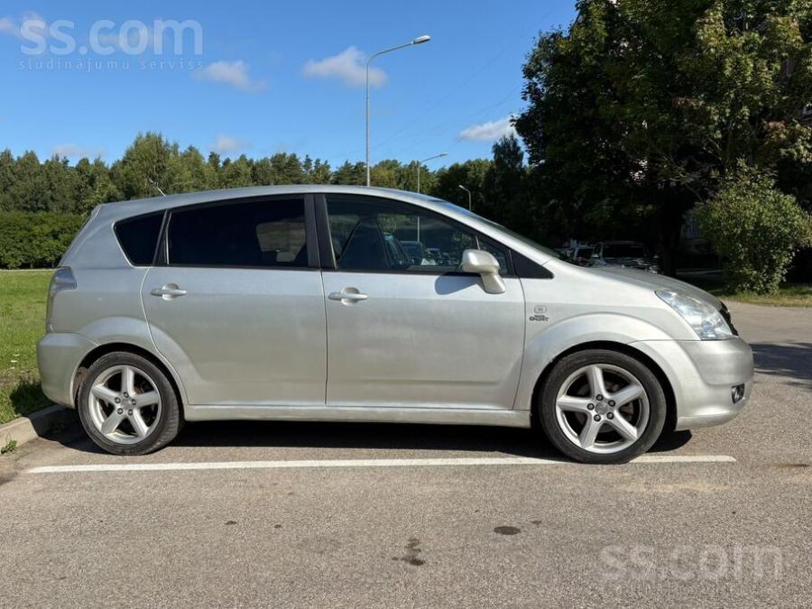 Pelēks Toyota Corolla Verso 2005 Rīga, ar dzinēja tilpumu 2.20 L un nobraukumu 348 tūkst. km par 1500 €, foto 3 vietnē AUTOMOTO.COM.LV