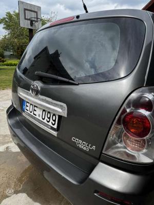 Pelēks Toyota Corolla Verso 2005 Akmenė, ar dzinēja tilpumu 2.00 L un nobraukumu 355 tūkst. km par 1000 €, foto 4 vietnē AUTOMOTO.COM.LV