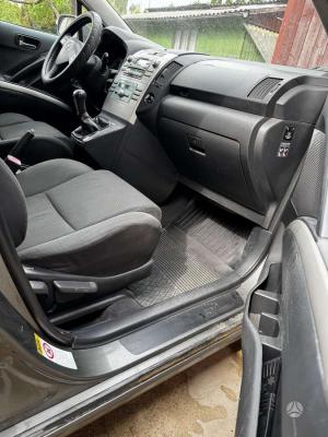 Pelēks Toyota Corolla Verso 2005 Akmenė, ar dzinēja tilpumu 2.00 L un nobraukumu 355 tūkst. km par 1000 €, foto 5 vietnē AUTOMOTO.COM.LV