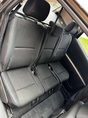 Pelēks Toyota Corolla Verso 2005 Akmenė, ar dzinēja tilpumu 2.00 L un nobraukumu 355 tūkst. km par 1000 €, foto 8 vietnē AUTOMOTO.COM.LV